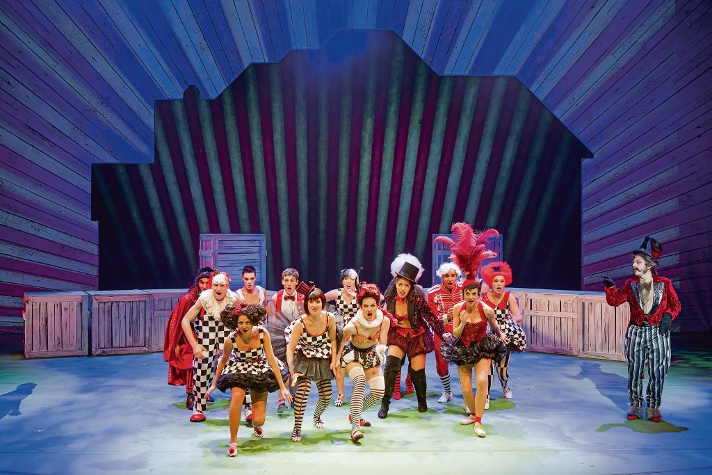 Das Erfolgs-Musical »Big Fish« macht für fünf Vorstellungen in ...